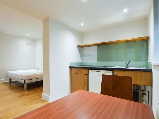 Apartment at Shepherds Bush Road, Greater London