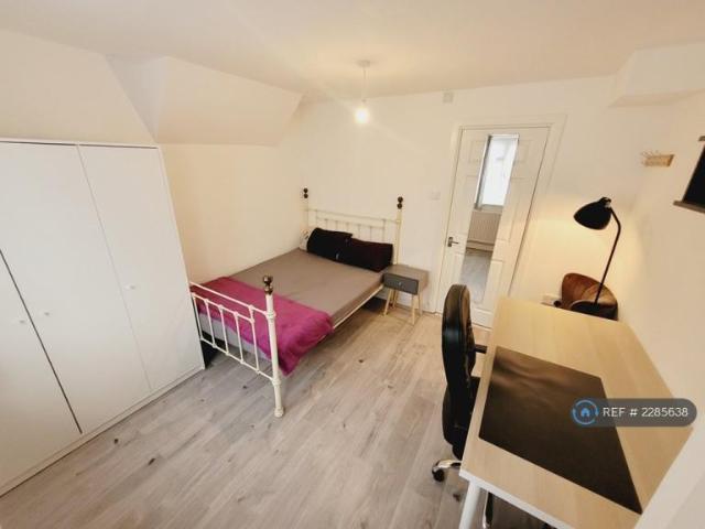 Apartment at Sheriff Avenue, Coventry