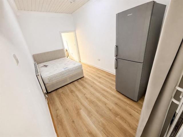 Apartment at Sheringham Avenue, Greater London