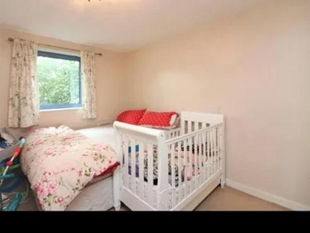 Apartment at Sherwood Gardens, Greater London