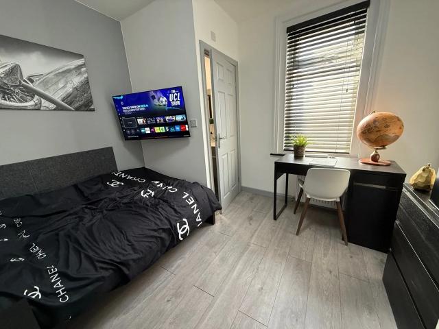 Room at Shields Road, Gateshead