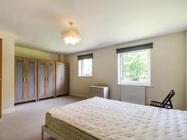 Apartment at Shingly Place, Greater London