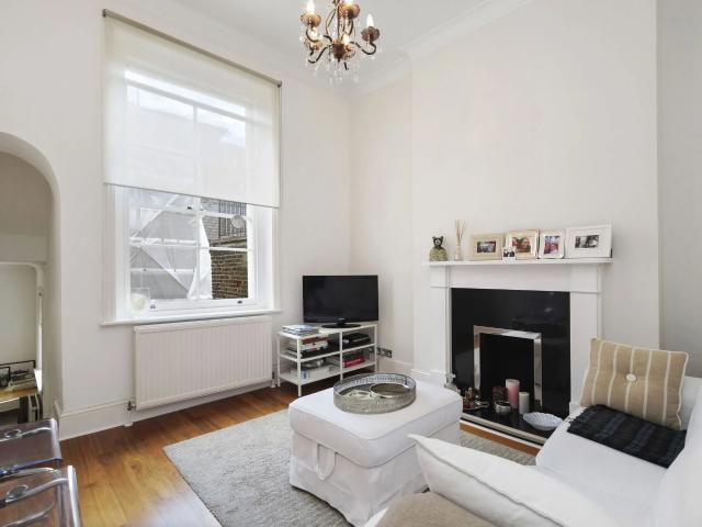 Apartment at Shrewsbury Mews, City of Westminster