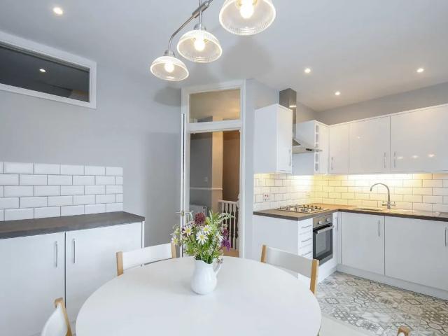 Apartment at Shrubbery Road, Greater London