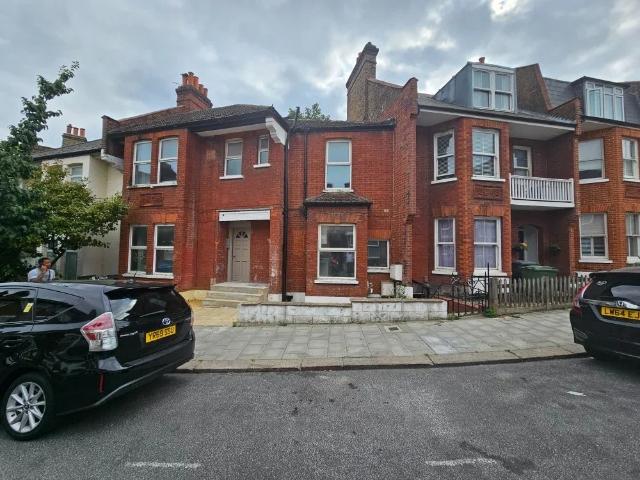 Apartment at Shrubbery Road, Greater London