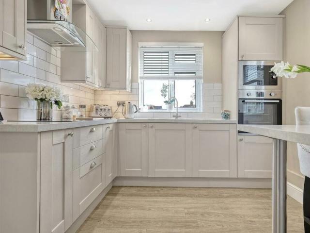 Apartment at Shrublands Close, Epping Forest