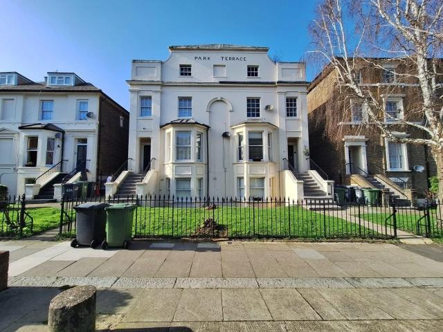 Apartment at Shrublands Close, Greater London
