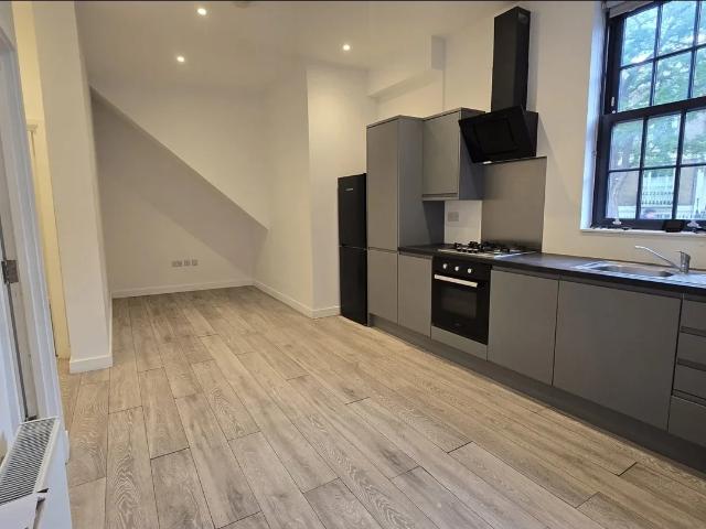 Apartment at Shrublands Close, Greater London