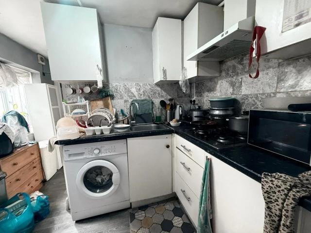 Apartment at Sixth Avenue, Greater London