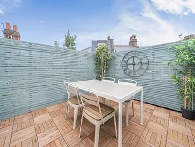 Apartment at Silverthorne Road, Greater London