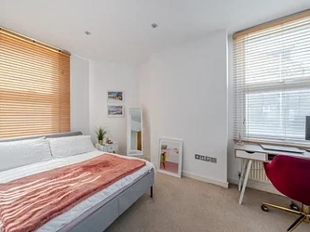 Apartment at Silverthorne Road, Greater London