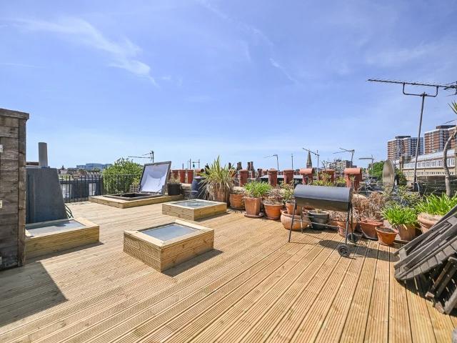 Apartment at Sinclair Gardens, Greater London