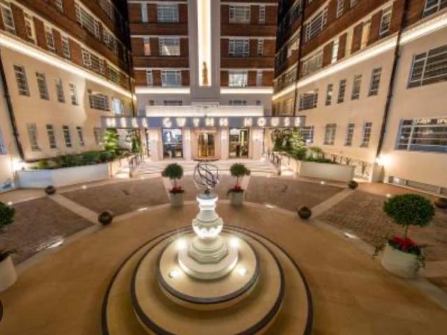 Apartment at Sloane Avenue, Greater London