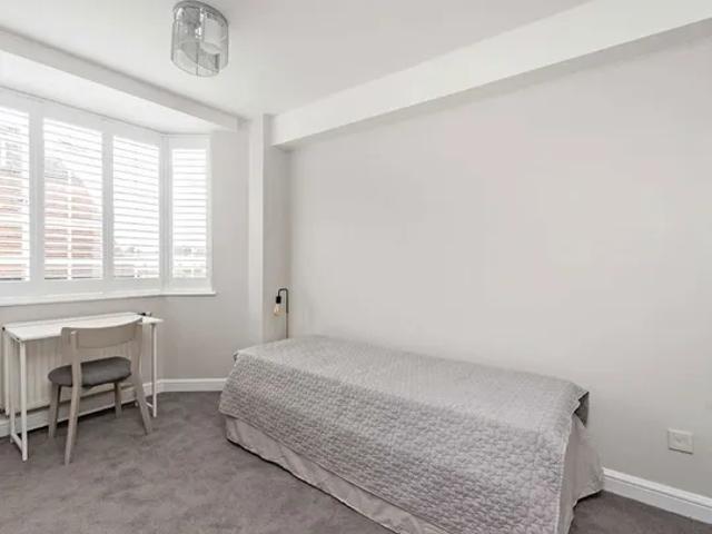 Apartment at Sloane Avenue, Greater London