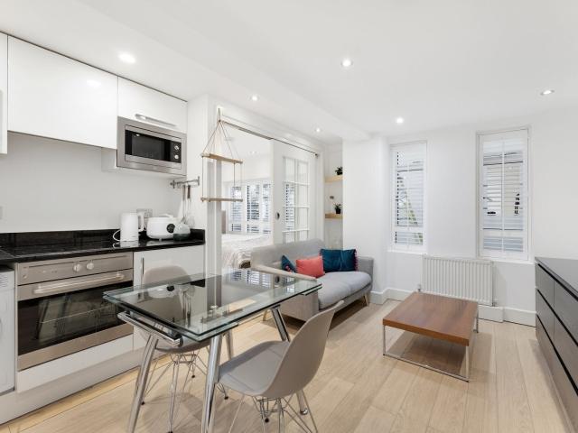Apartment at Sloane Avenue, Greater London