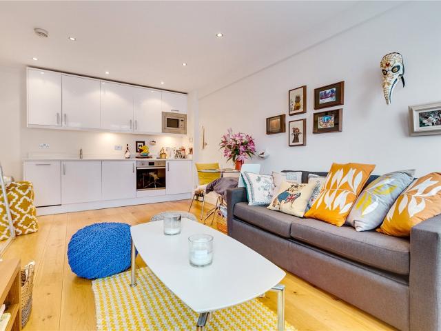 Apartment at Sloane Avenue, Greater London