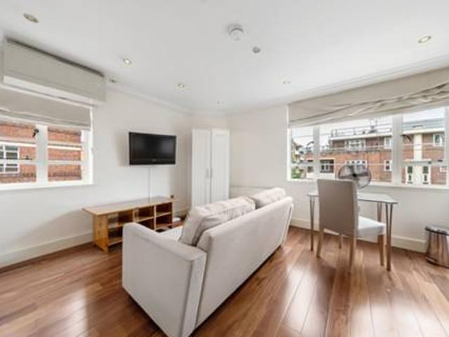 Apartment at Sloane Avenue, Greater London