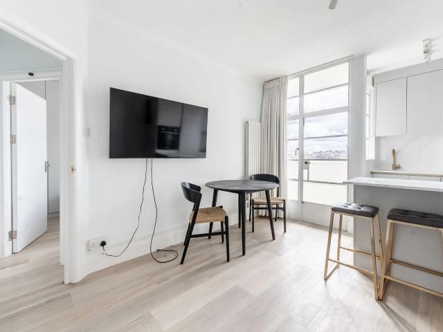 Apartment at Sloane Avenue, Greater London