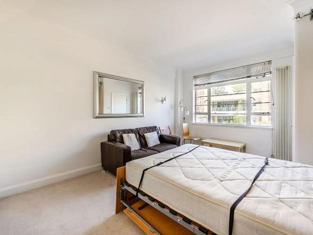 Apartment at Sloane Avenue, Greater London