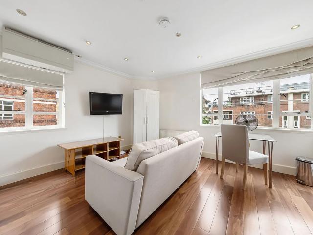 Apartment at Sloane Avenue, Greater London