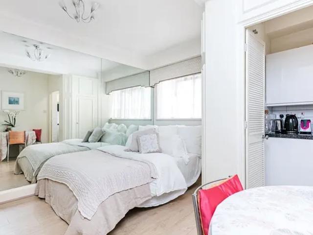 Apartment at Sloane Avenue, Greater London