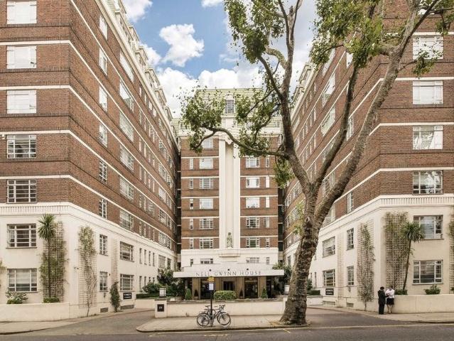 Apartment at Sloane Avenue, Greater London