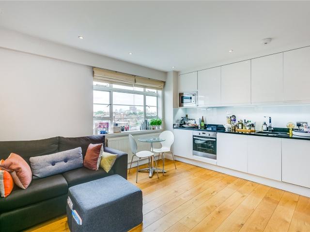 Apartment at Sloane Avenue, Greater London
