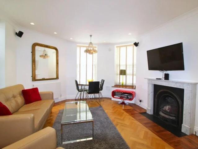 Apartment at Sloane Avenue, Greater London