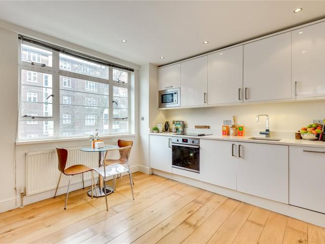 Apartment at Sloane Avenue, Greater London
