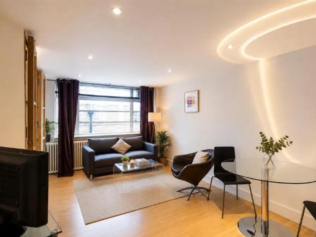 Apartment at Sloane Avenue, Greater London