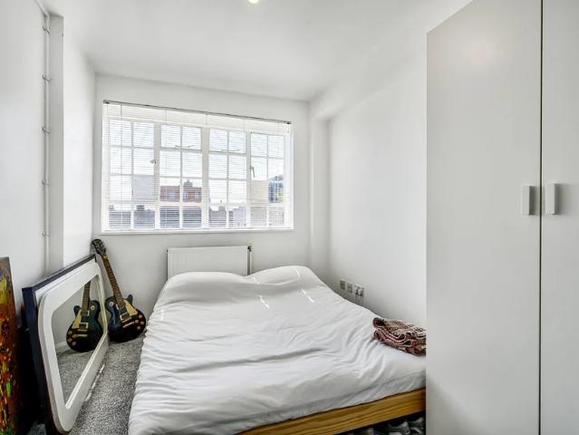 Apartment at Sloane Avenue, Greater London