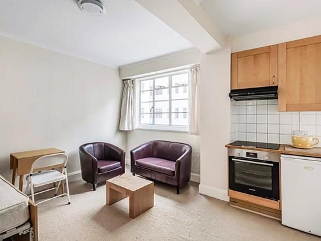 Apartment at Sloane Avenue, Greater London