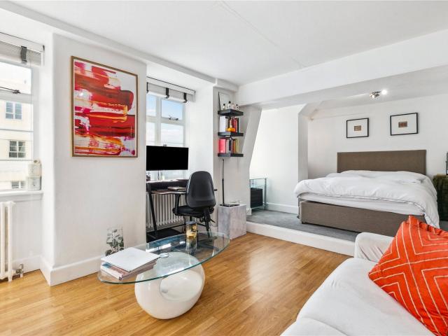Apartment at Sloane Avenue, Greater London