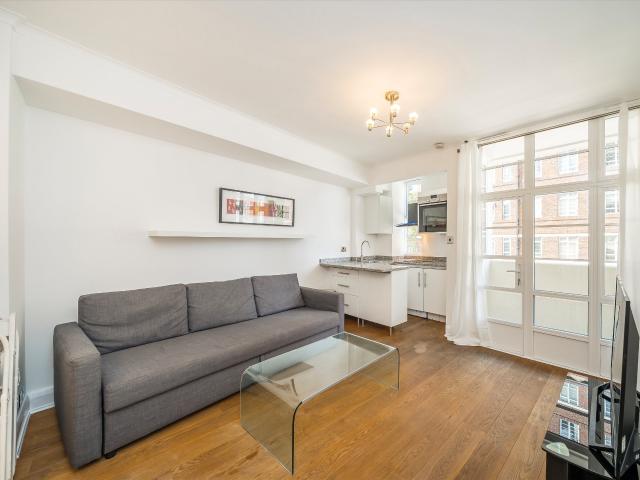 Apartment at Sloane Avenue, Greater London