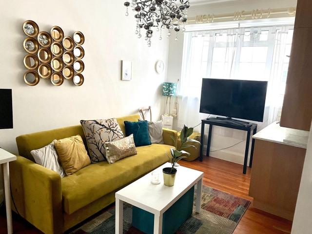 Apartment at Sloane Avenue, Greater London