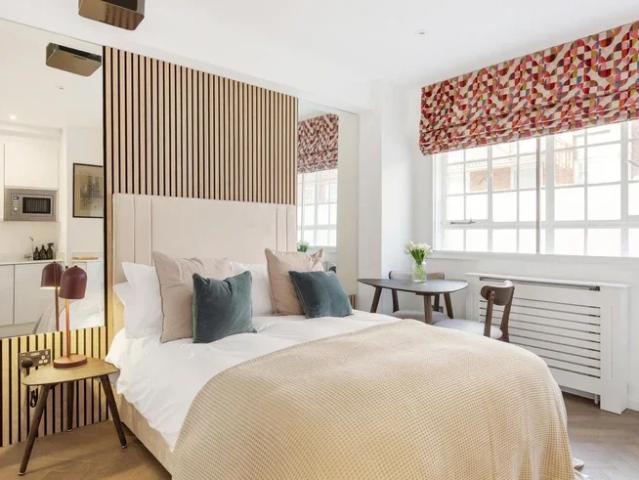 Apartment at Sloane Avenue, Greater London
