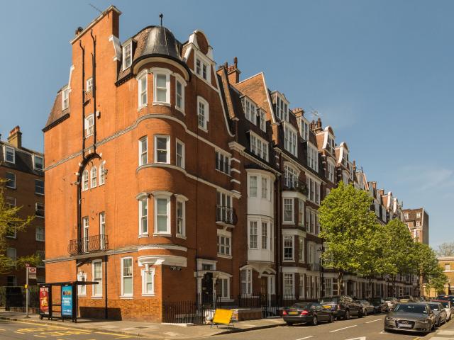 Apartment at Sloane Court West, Greater London
