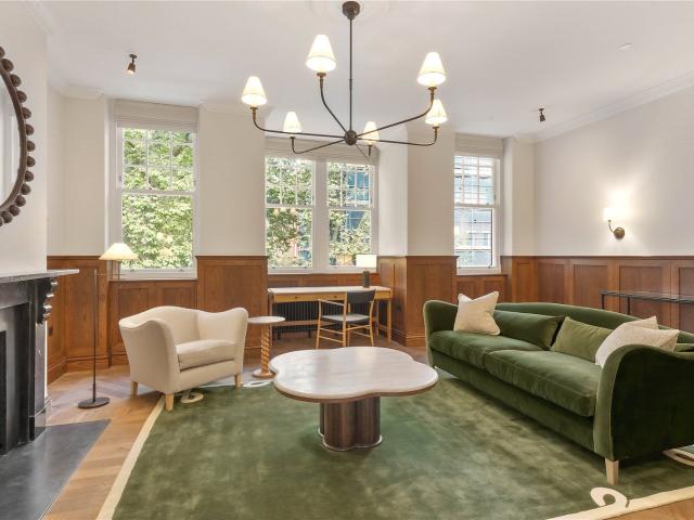 Apartment at Sloane Gardens, Greater London