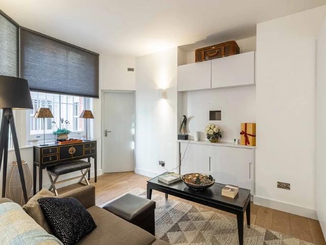 Apartment at Sloane Gardens, Greater London