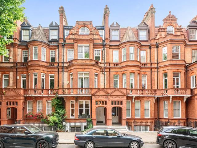 Apartment at Sloane Gardens, Greater London