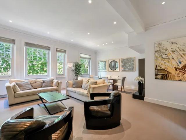 Apartment at Sloane Gardens, Greater London