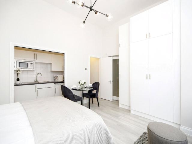 Apartment at Sloane Gardens, Greater London