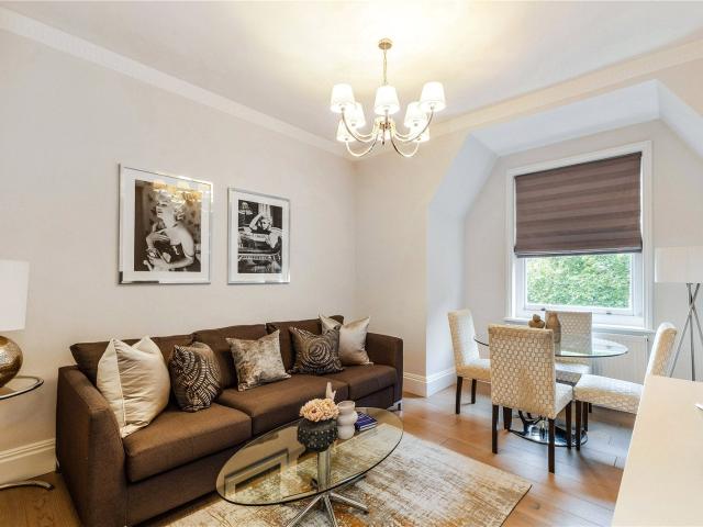 Apartment at Sloane Gardens, Greater London