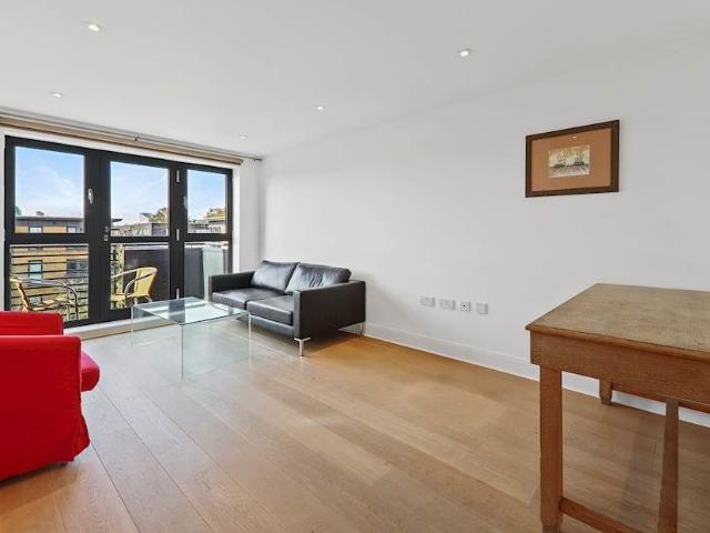 Apartment at Spa Road, Greater London