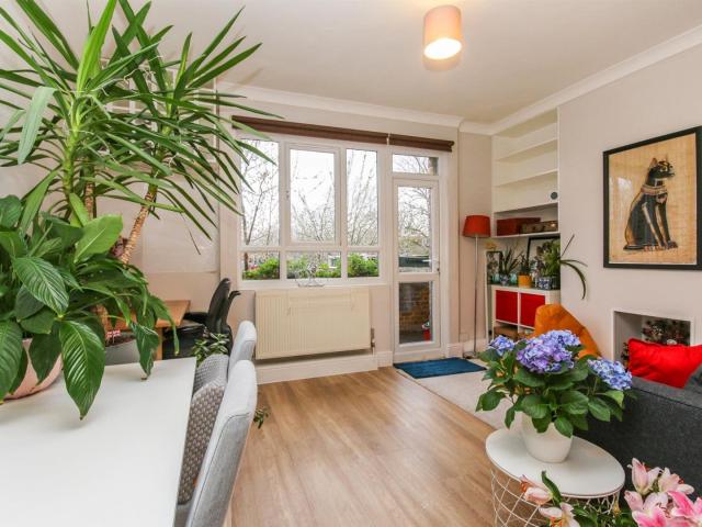 Apartment at Sparsholt Road, Greater London