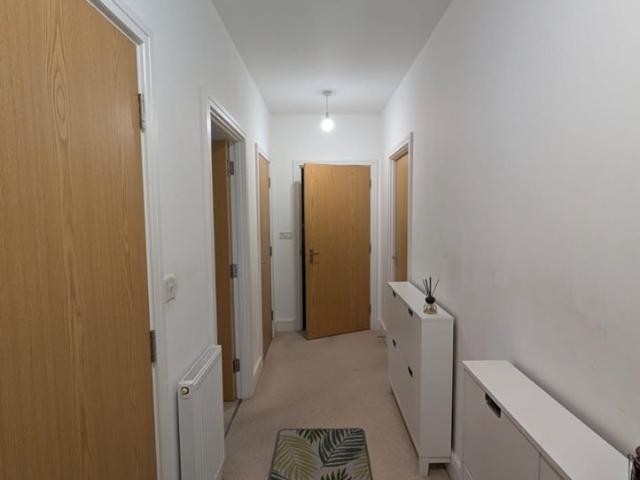 Apartment at Spelthorne Grove, Borough of Spelthorne