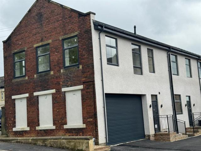 Apartment at Spen Lane, Kirklees