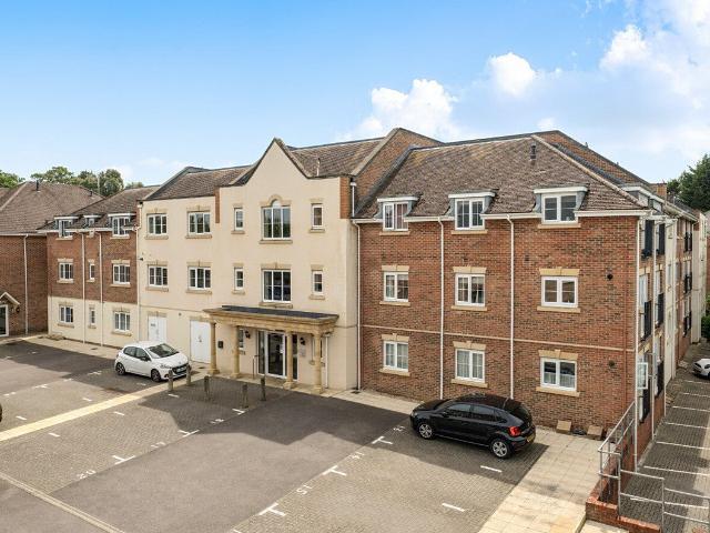 Apartment at Spiro Close, Horsham