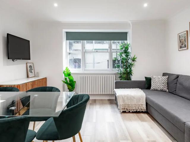 Apartment at Spring Street, City of Westminster