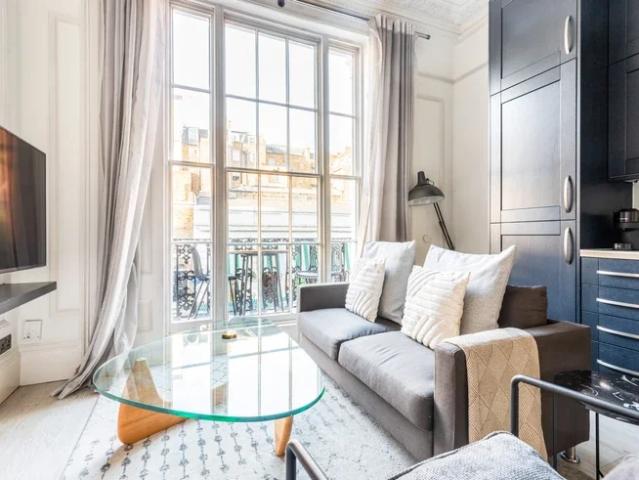 Apartment at Spring Street, City of Westminster
